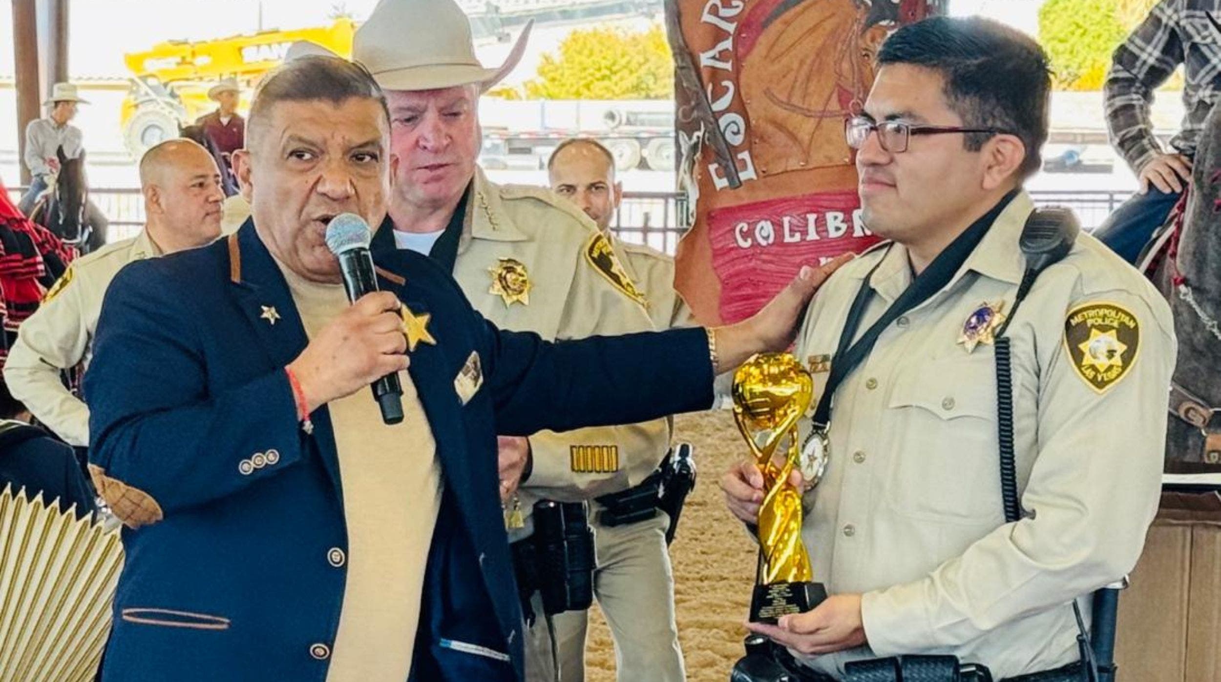 Desde el otro lado del Río Bravo: Sam Díaz, destacado agente especial de la Armada ...